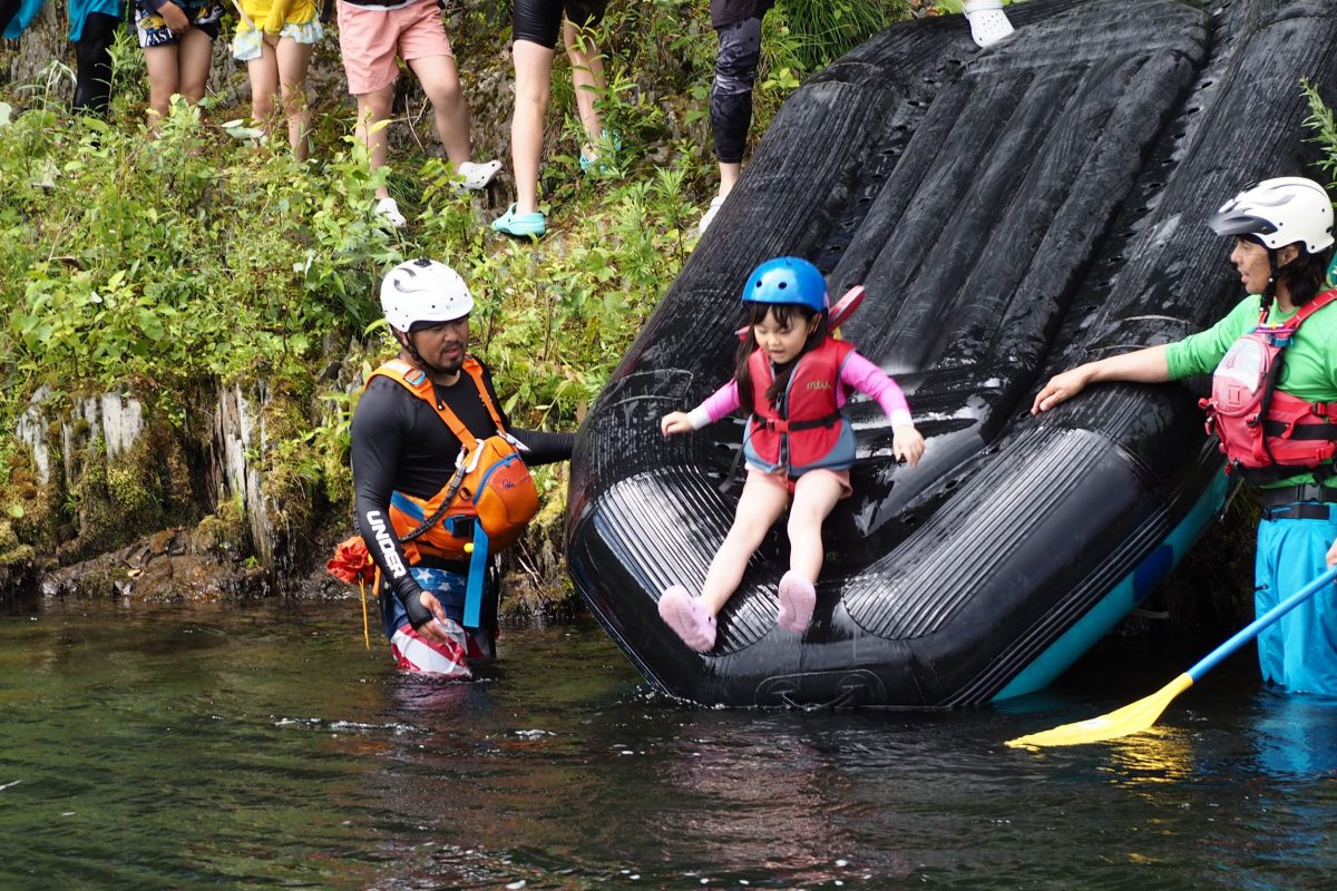 Nature Kids Rafting｜Activity｜Hoshino Resorts TOMAMU