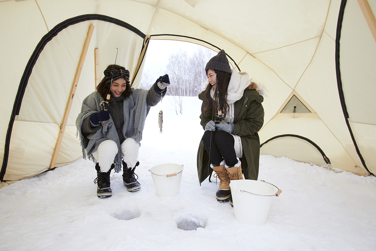 Tomamu Pond Ice Fishing｜Activity｜Hoshino Resorts TOMAMU