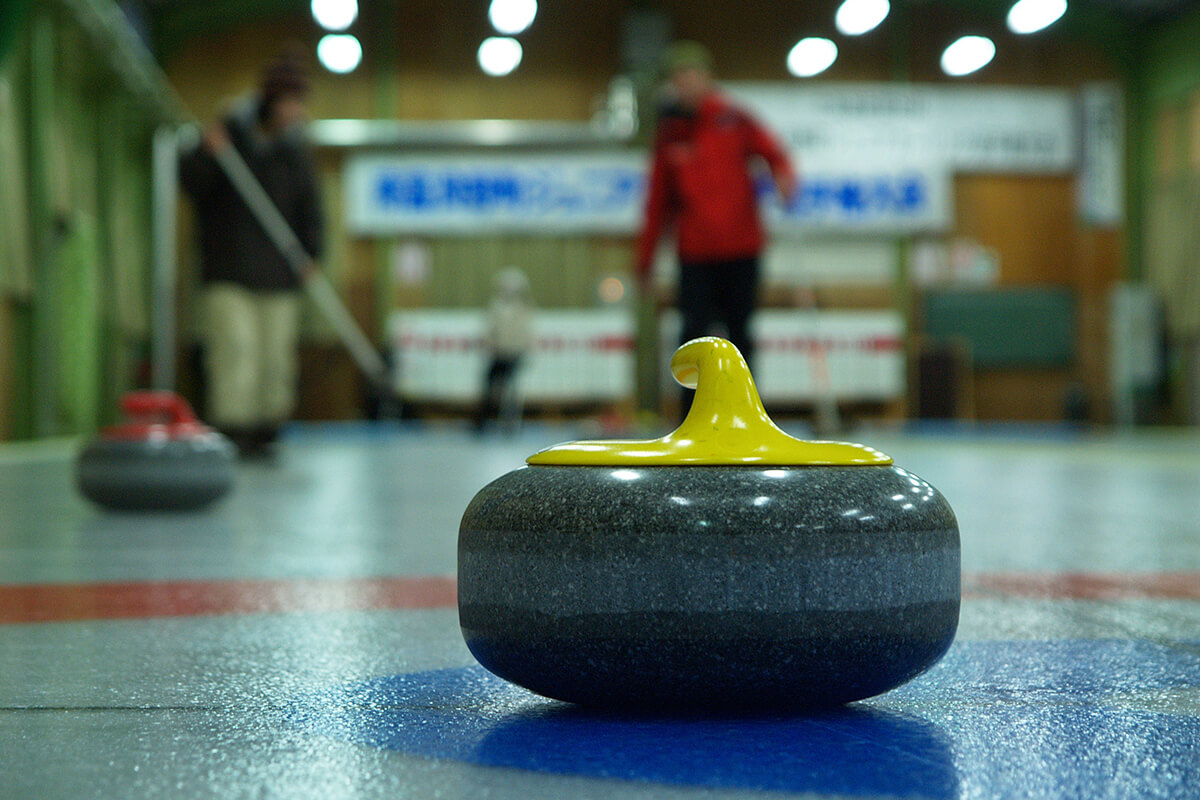 Fun★Ice Curling Game!｜Activity｜Hoshino Resorts TOMAMU
